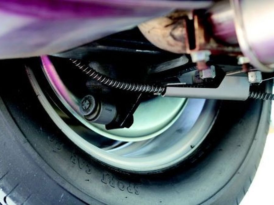 Rear Shock Lower Mounts | Team Camaro Tech